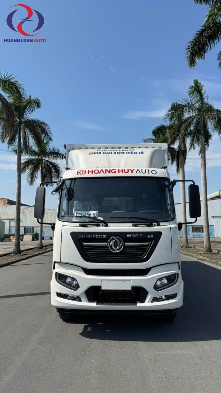 Xe Tải Dongfeng Thùng Kín Pallet 9,9m KR180 – Tải Trọng 7,2 Tấn, Thùng Khoa Màu Với Con Lăn Nhựa ...